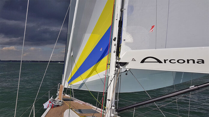 Gennaker mit integrierter Rollvorrichtung (IFS) setzen/bergen