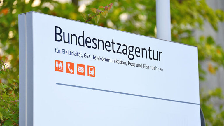 Seenotsender Rettungsweste: Vergleich PLB- und AIS-MOB