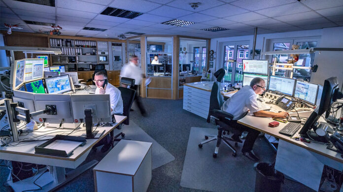 Seenotsender Rettungsweste: Vergleich PLB- und AIS-MOB