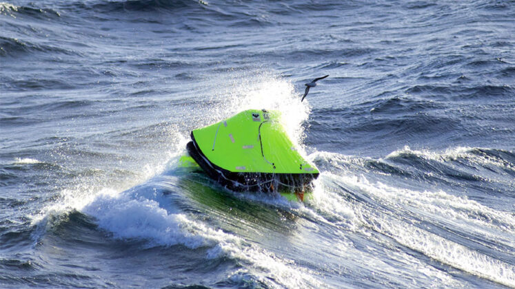 Seenotsender Rettungsweste: Vergleich PLB- und AIS-MOB